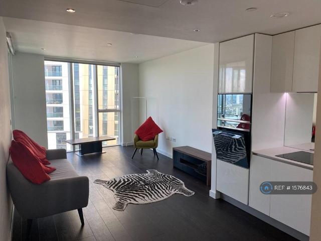 Skygardens, London, SW8 2 bed flat to rent £3,000 pcm £692 pw