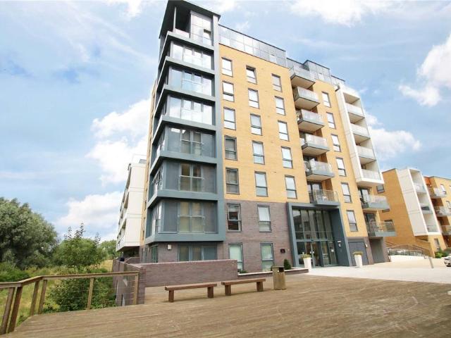 Skylark House, Drake Way, Reading. 2 bed apartment to rent £1,700 pcm £392 pw