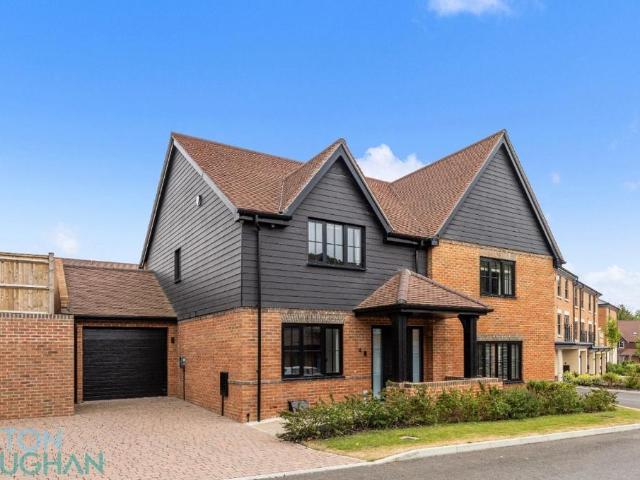Skylarks, Brighton BN2 3 bed semi detached house to rent £3,250 pcm £750 pw