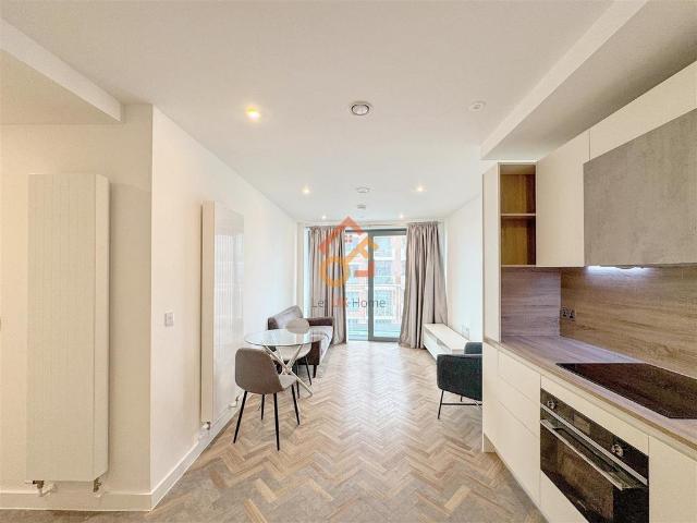 Skyline Apartment, 11 Makers Yard. 1 bed flat to rent £2,000 pcm £462 pw