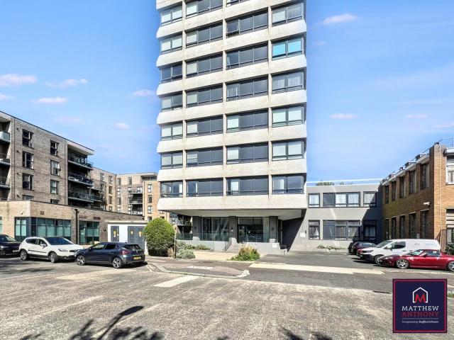 Skyline Apartments, 1 The Causeway
