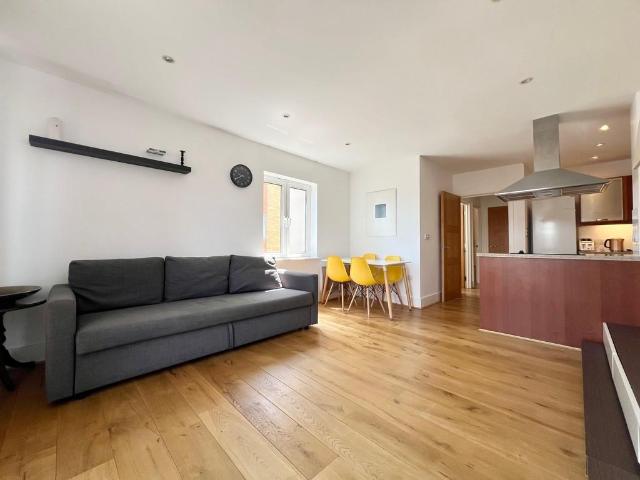 Skyline Court, 74 Park Lane 2 bed apartment to rent £1,650 pcm £381 pw
