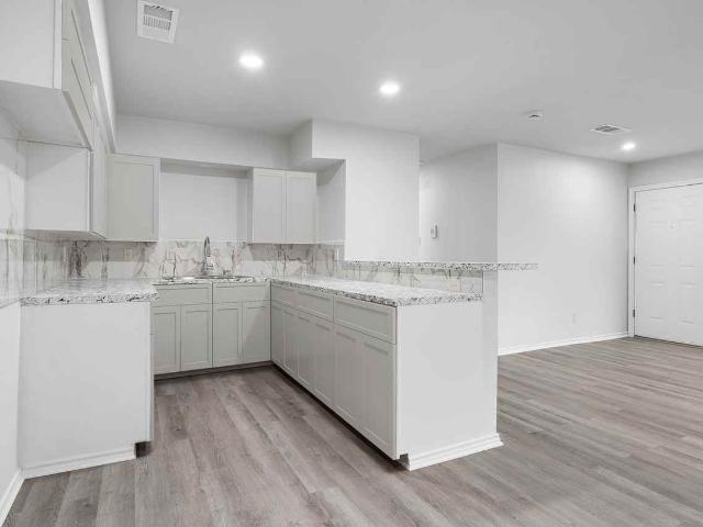 Skyline Duplexes 3 Bedroom Apartment for Rent at 718 Skyline Dr, Duncanville, TX 75116