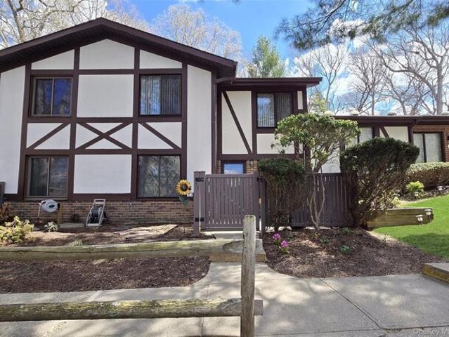 Skyline Dr, Coram, Condo For Sale