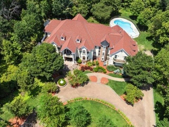 Skyline Dr, Watchung, Home For Sale