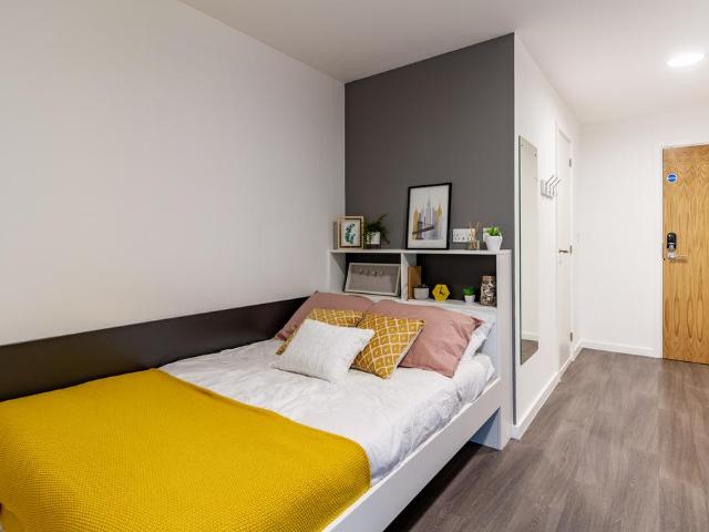 Skyline Gold En Suite at Pavilion. 1 bed private hall to rent £1,495 pcm £345 pw
