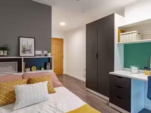 Skyline Silver En Suite