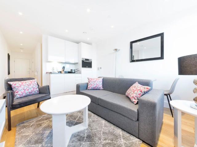 Skyline, Slough SL1, Studio to rent, £1,050 pcm | PrimeLocation