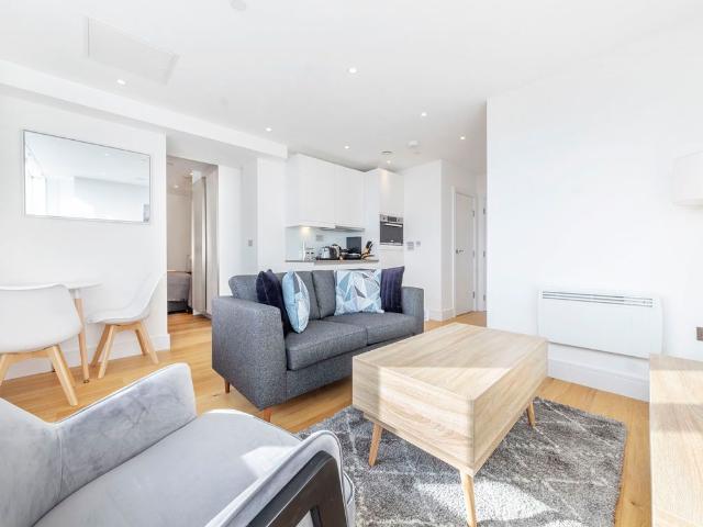 Skyline, Slough SL1, Studio to rent, £1,150 pcm | PrimeLocation