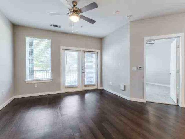 Skyline Trinity 1 Bedroom Apartment for Rent at 1900 N Beckley Ave, Dallas, TX 75208
