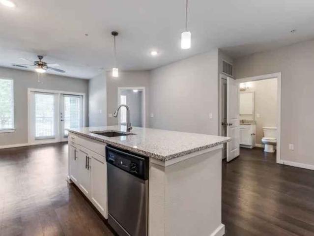 Skyline Trinity 2 Bedroom Apartment for Rent at 1900 N Beckley Ave, Dallas, TX 75208