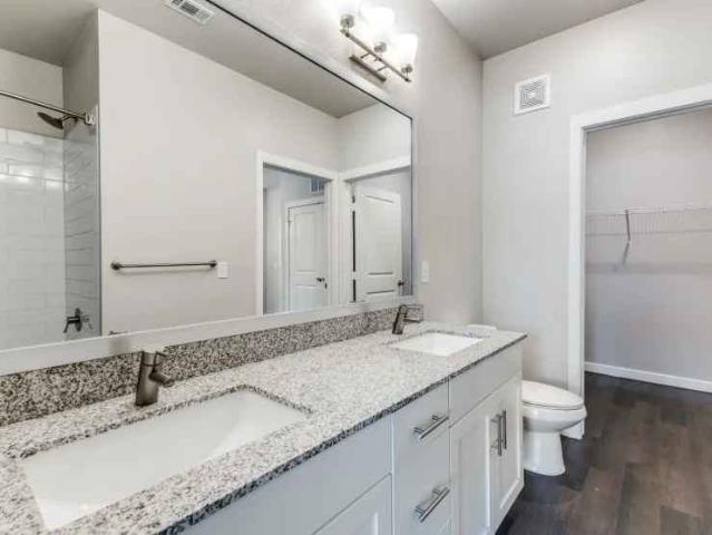 Skyline Trinity 2 Bedroom Apartment for Rent at 1900 N Beckley Ave, Dallas, TX 75208