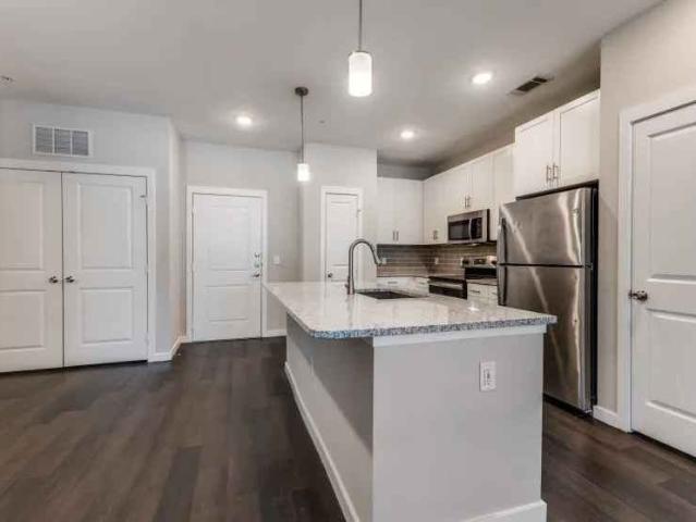 Skyline Trinity 2 Bedroom Apartment for Rent at 1900 N Beckley Ave, Dallas, TX 75208