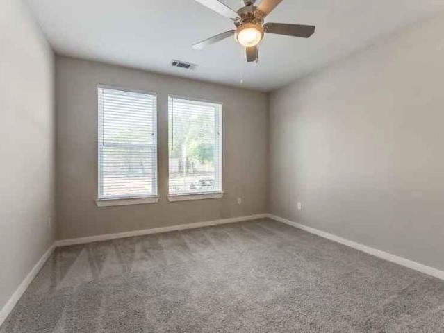Skyline Trinity 2 Bedroom Apartment for Rent at 1900 N Beckley Ave, Dallas, TX 75208