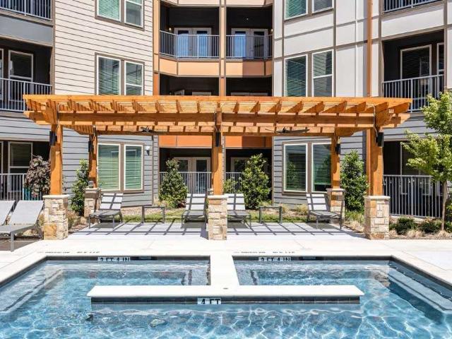 Skyline Trinity 2 Bedroom Apartment for Rent at 1900 N Beckley Ave, Dallas, TX 75208