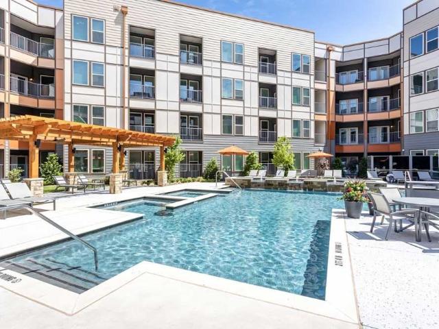 Skyline Trinity Studio Apartment for Rent at 1900 N Beckley Ave, Dallas, TX 75208