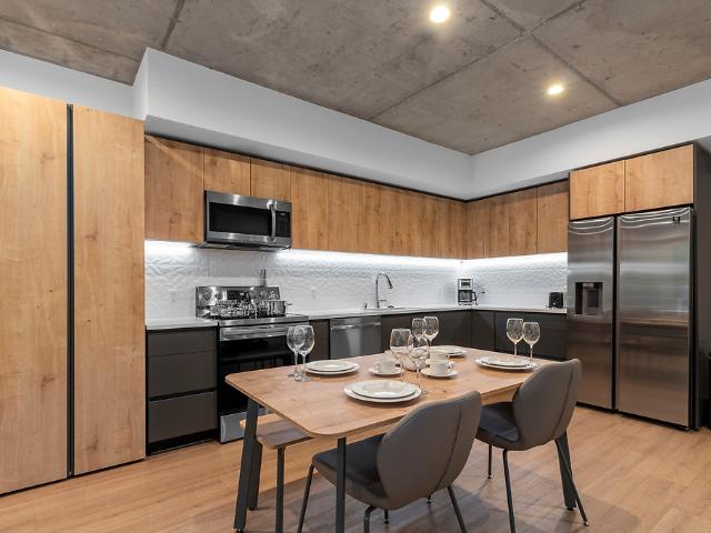 Skylux on Wilshire