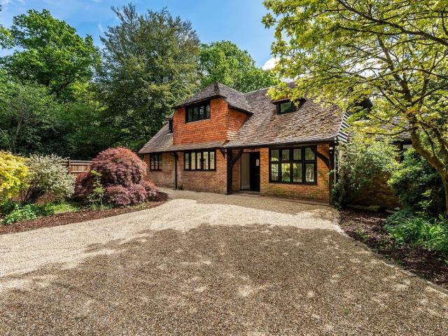 Shovelstrode Lane, East Grinstead RH19 4 bed detached house to rent £4,500 pcm £1,038 pw