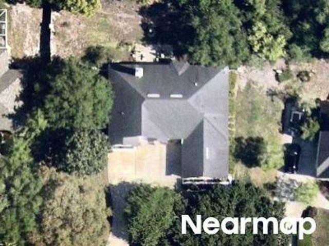 Shoal Creek Ln N