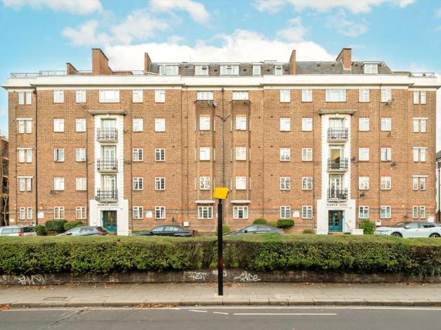 Shoot Up Hill, London NW2 3 bed flat to rent £2,799 pcm £646 pw