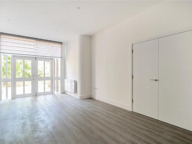 Shoot Up Hill, London, NW2 1 bed apartment to rent £2,200 pcm £508 pw