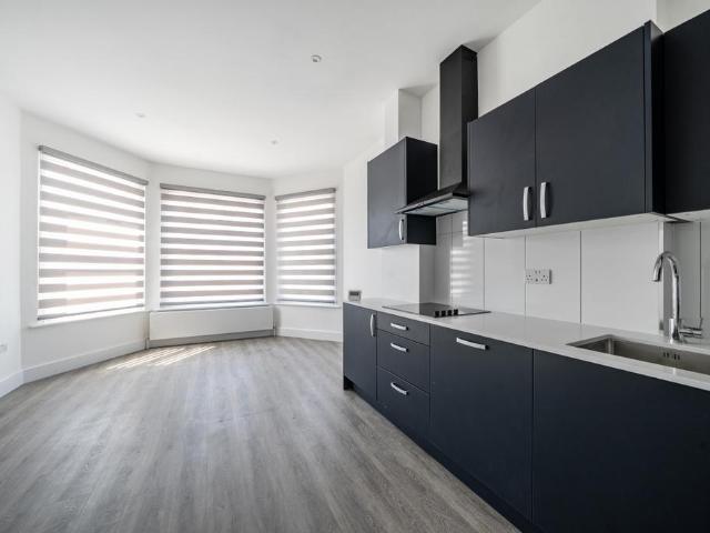 Shoot Up Hill London NW2 1 bed flat to rent £2,000 pcm £462 pw