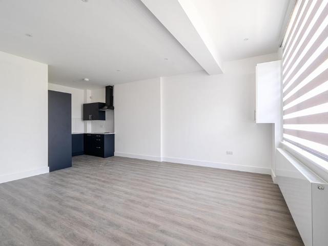 Shoot Up Hill London NW2 1 bed flat to rent £2,150 pcm £496 pw