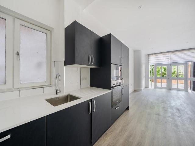 Shoot Up Hill London NW2 1 bed flat to rent £2,200 pcm £508 pw