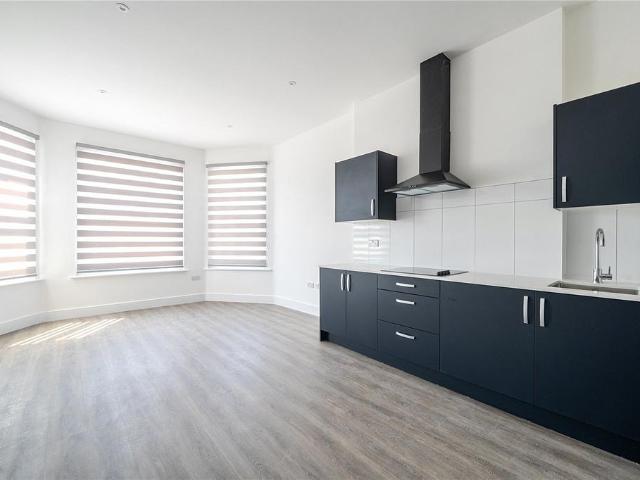 Shoot Up Hill, London, NW2 2 bed apartment to rent £2,500 pcm £577 pw