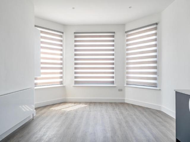 Shoot Up Hill London NW2 2 bed flat to rent £2,500 pcm £577 pw