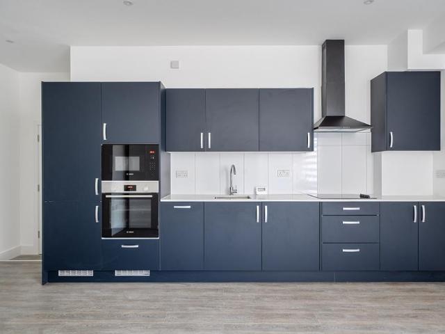 Shoot Up Hill London NW2 Studio to rent £1,850 pcm £427 pw