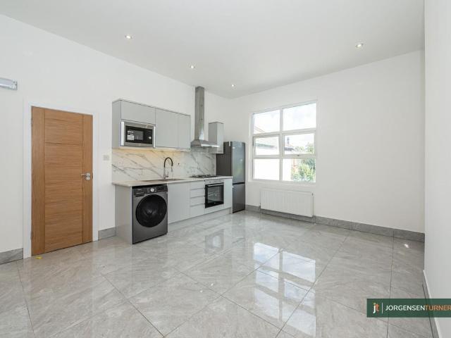 Shoot Up Hill, London NW2, Studio to rent, £1,300 pcm | PrimeLocation