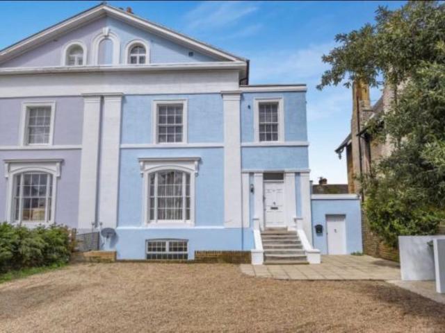 Shooters Hill Road, London SE3, 3 bed flat to rent, £2,500 pcm | PrimeLocation
