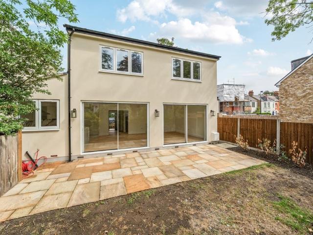 Shooters Hill Road SE3 4 bed detached house to rent £3,500 pcm £808 pw