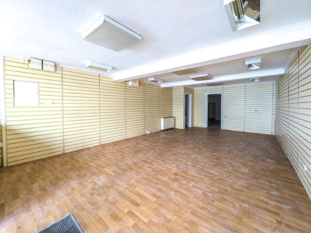 Shop Commercial