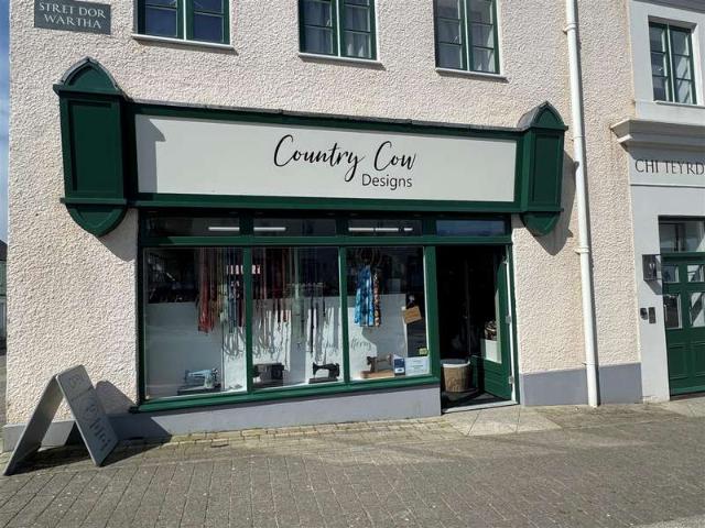 Shop Commercial