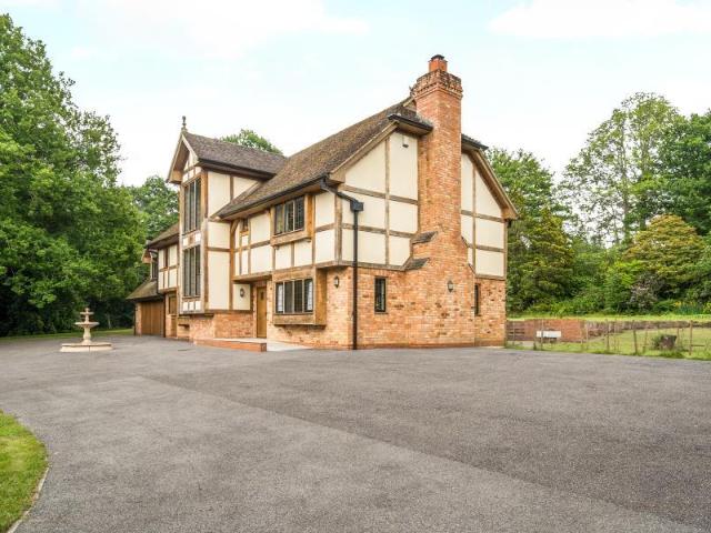 Shophouse Lane, Albury GU5 5 bed country house to rent £9,500 pcm £2,192 pw
