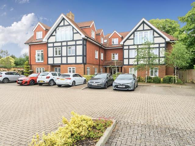 Shoppenhangers Road, MAIDENHEAD 2 bed apartment to rent £2,250 pcm £519 pw