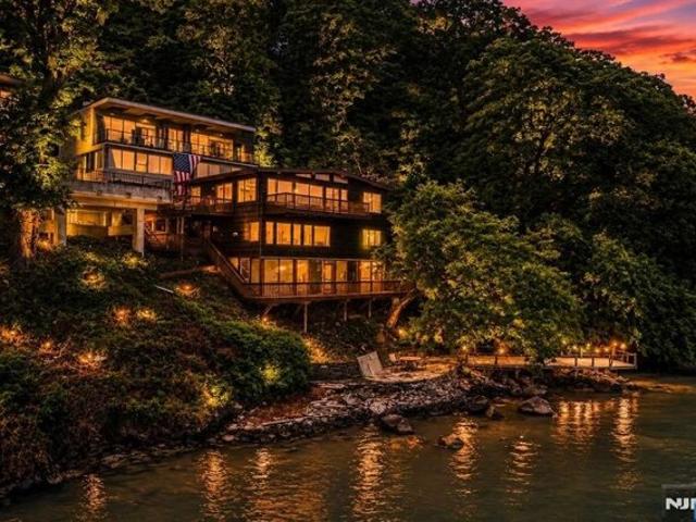 Shore Rd, Edgewater, Home For Sale