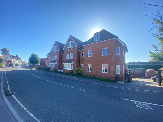 Shore Road, Warsash, Southampton SO31, 2 bed flat to rent, £1,250 pcm | PrimeLocation
