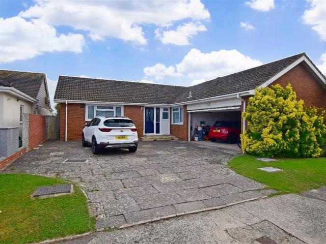 Shorecroft, Aldwick, Bognor Regis, PO21 4 bed detached bungalow to rent £2,995 pcm £691 pw