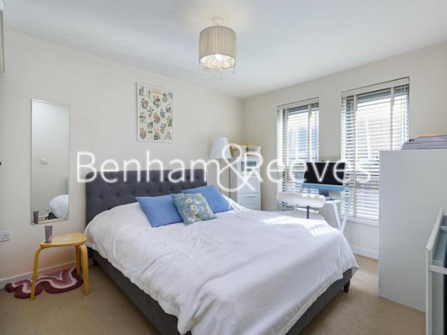 Shoreditch, Gun Street E1 1 bed apartment to rent £2,600 pcm £600 pw