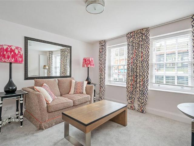 Shoreditch High Street, London, E1 1 bed apartment to rent £2,300 pcm £531 pw