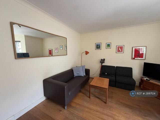 Shoreditch, London, E2 2 bed flat to rent £2,900 pcm £669 pw