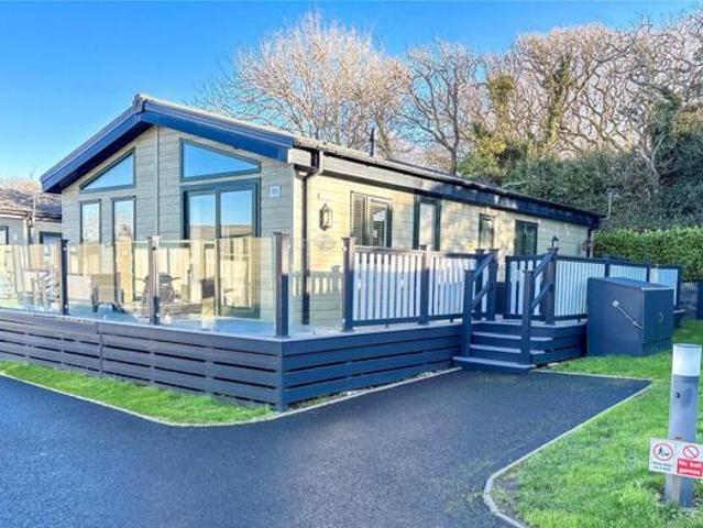 Shorefield Country Park, New Forest Lodge Retreat, Downton, 3 Bedroom Park