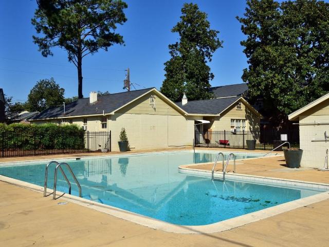 Shoreham Apartments 1 Bedroom Apartment for Rent at 2001 Dawson Rd, Albany, GA 31707