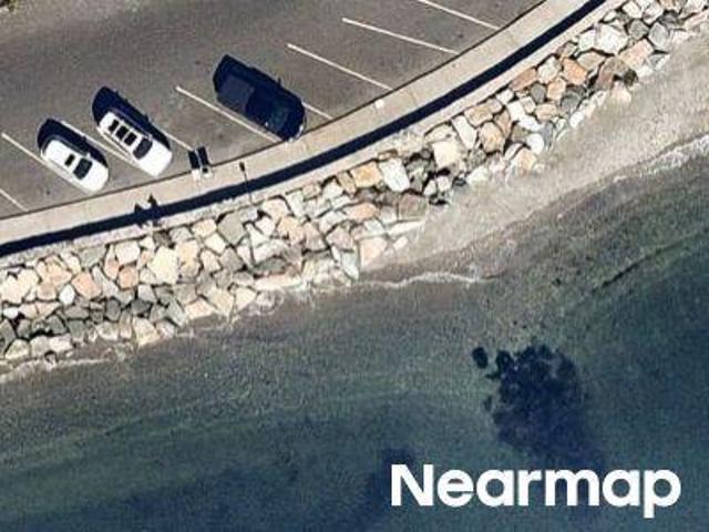 Shoreline Dr