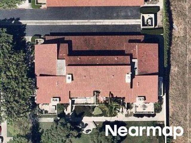 Shoreline Ln