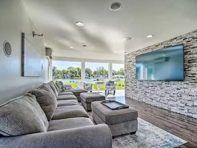 Shorewood Drive