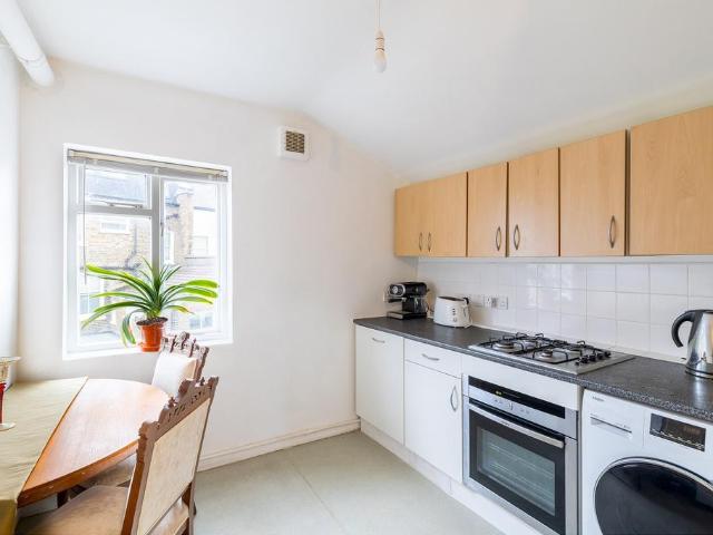 Shorrolds Road, Fulham, London, SW6 1 bed flat to rent £2,200 pcm £508 pw